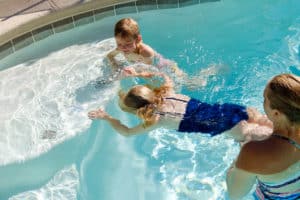 How to Teach the Flutter Kick during Swim Lessons – Swimmer Central